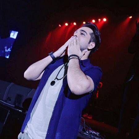 Iranian singer holds online concert for his fans - IRNA English