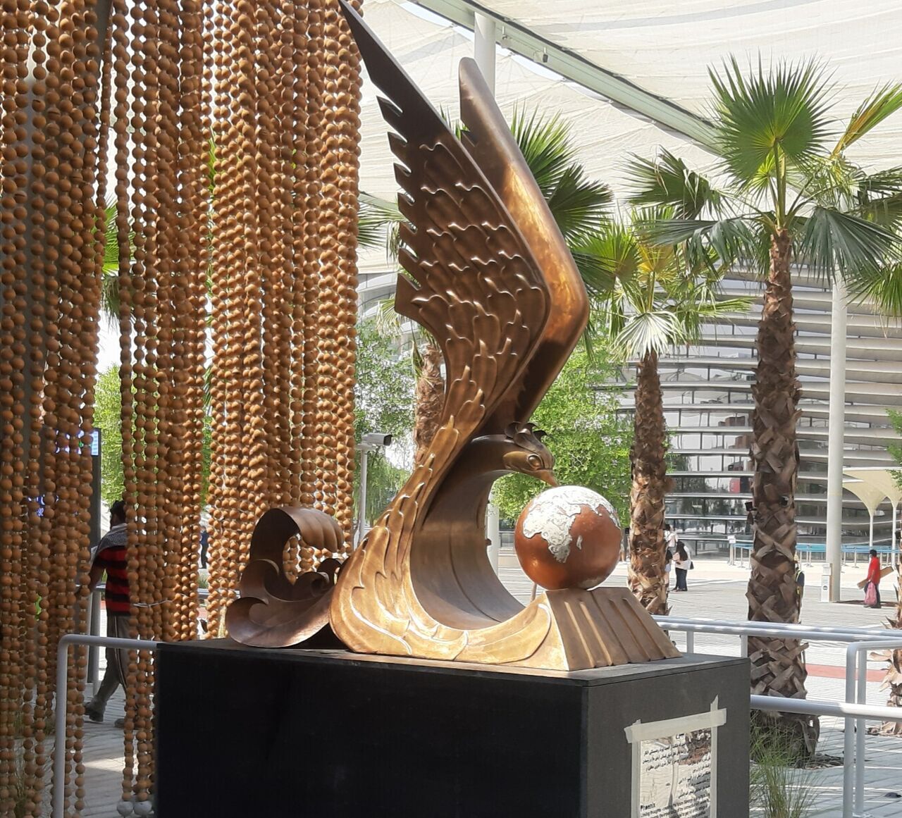 El Simurg iraní se convierte en el símbolo para la convergencia entre ...