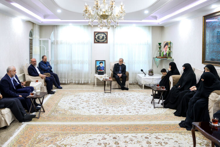 Pezeshkian visits family of late President Ebrahim Raisi - IRNA English