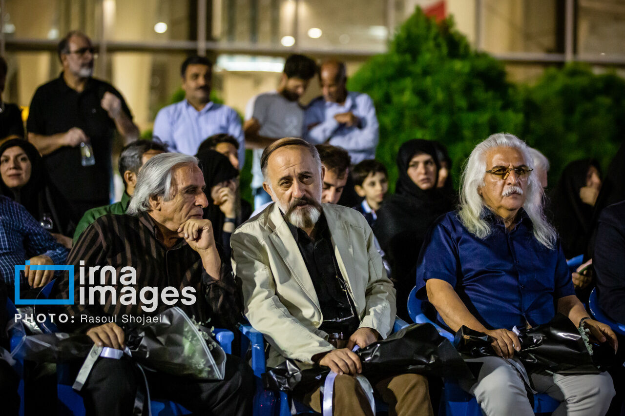 IRNA English - Body of Master Mahmoud Farshchian arrives in Isfahan