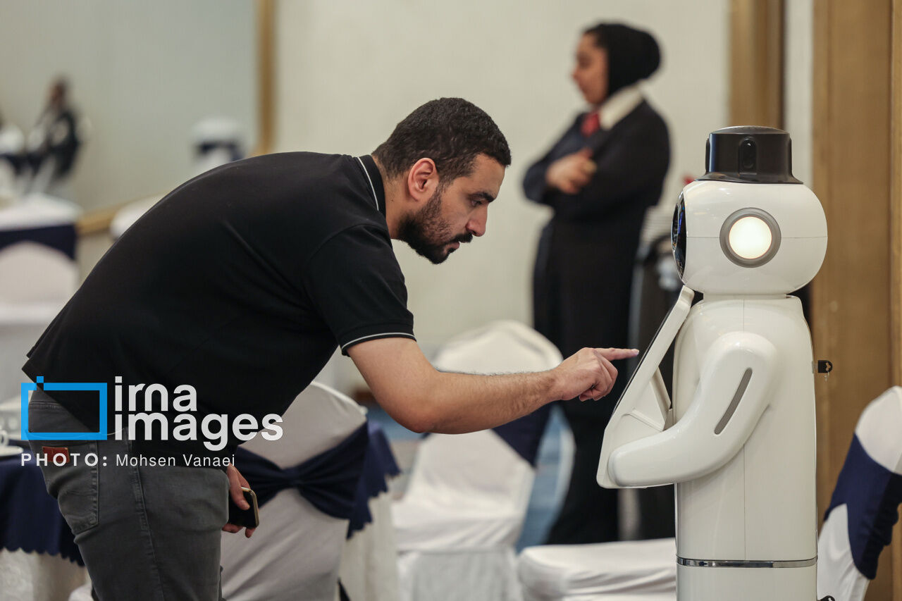 IRNA Français - L'Iran dévoile son premier robot humanoïde assistant d ...