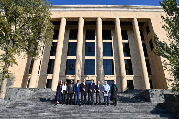 IRNA English - In photos: IRNA CEO tours Armenian media