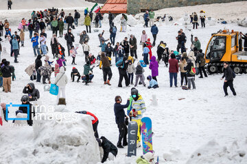 IRNA English - In photos: Annual snowman festival held at Tochal Ski Resort