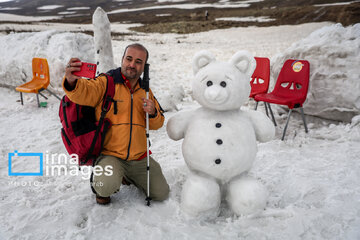 IRNA English - In photos: Annual snowman festival held at Tochal Ski Resort