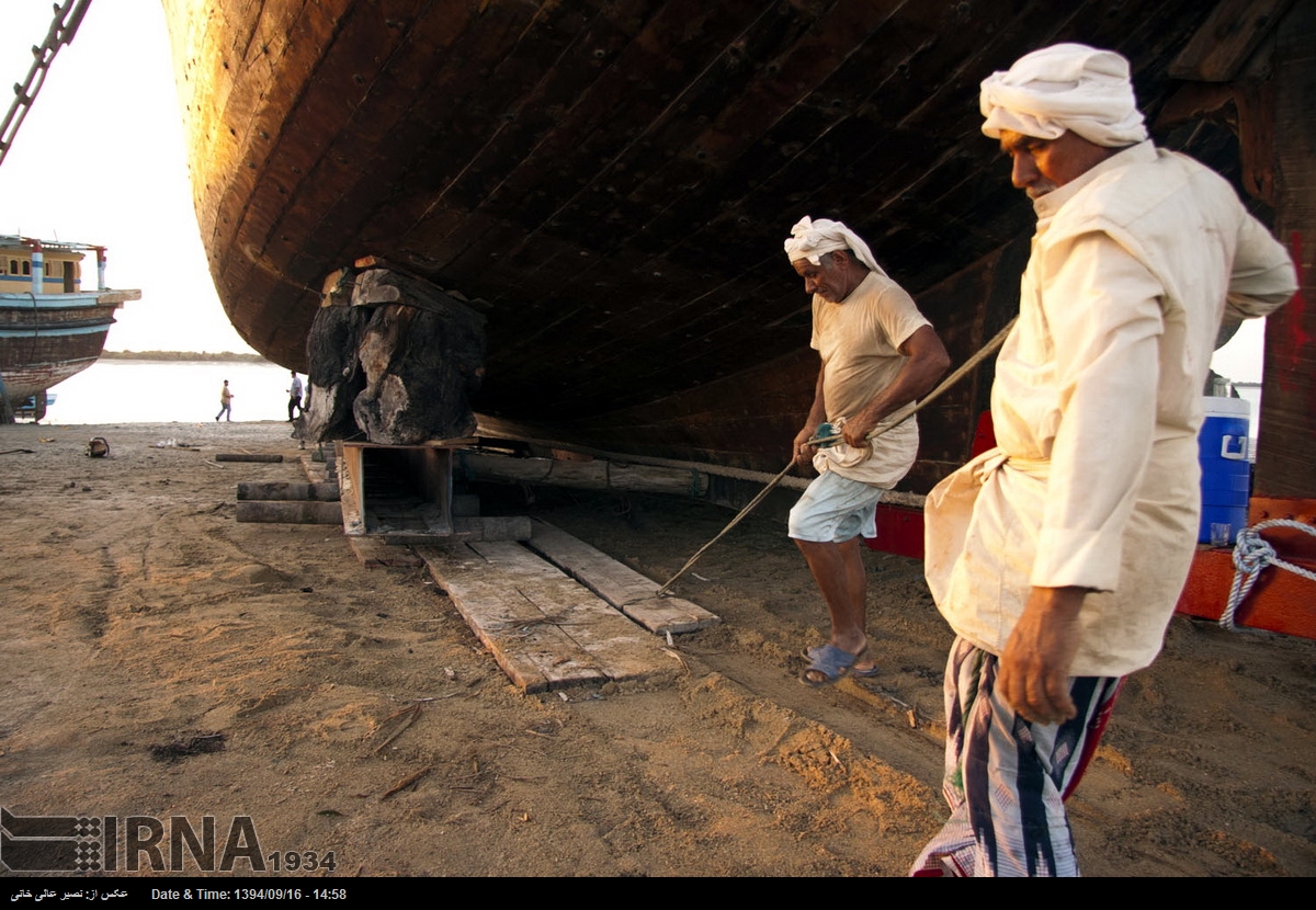 IRNA English - Iranian Lenj boat launched on Qeshm Island