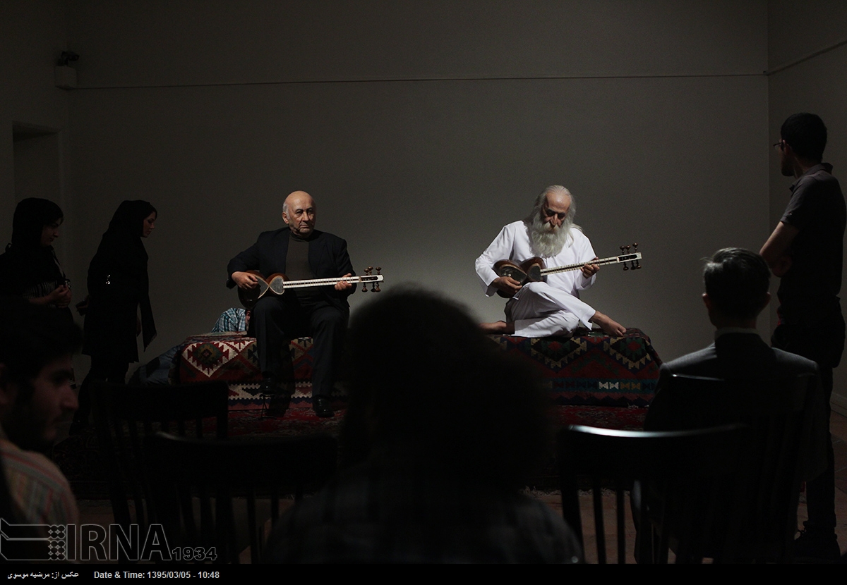Cilicon statues of Iranian Tar players on display in Tehran - IRNA English