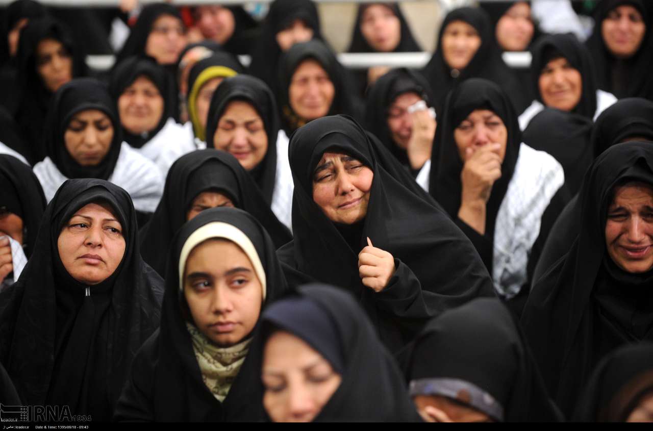 IRNA English - Supreme Leader receives families of Mina tragedy victims