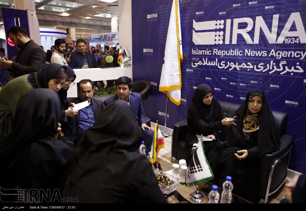 ایرنا - مهمانان غرفه ایرنا در عصر چهارمین روز نمایشگاه مطبوعات و ...