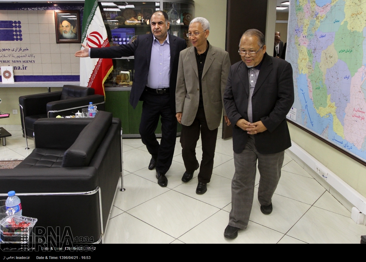 Malaysian communications professors tour IRNA headquarters in Tehran on ...