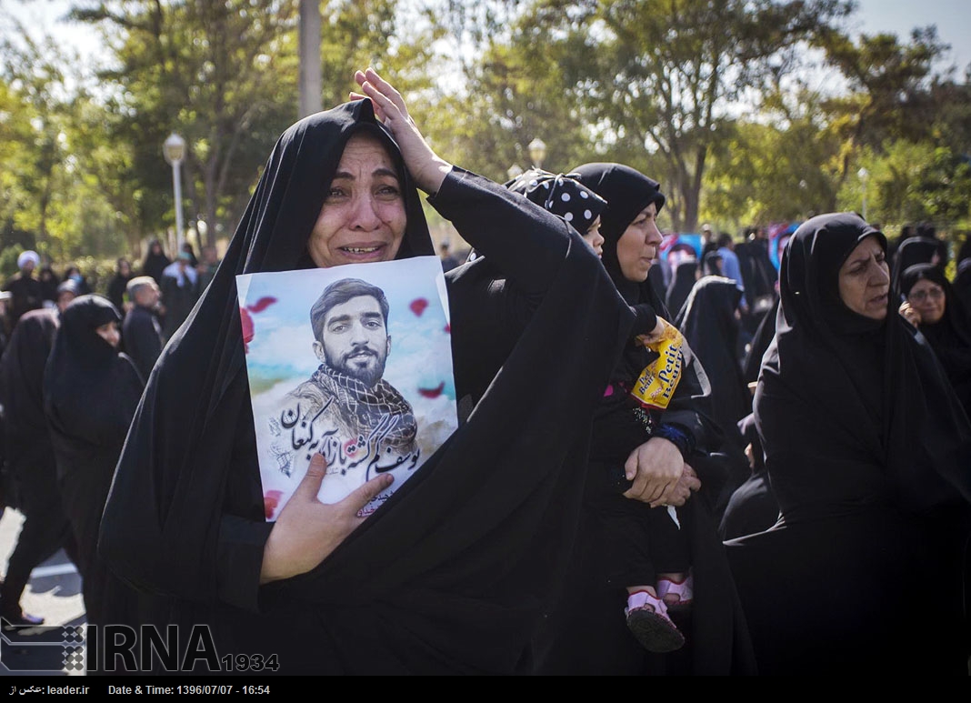 IRNA English - A huge crowd attending funeral procession in Najafabad ...
