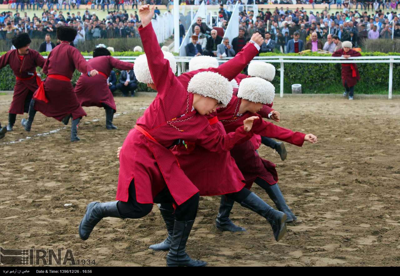 IRNA English - Horse racing in northern Iran