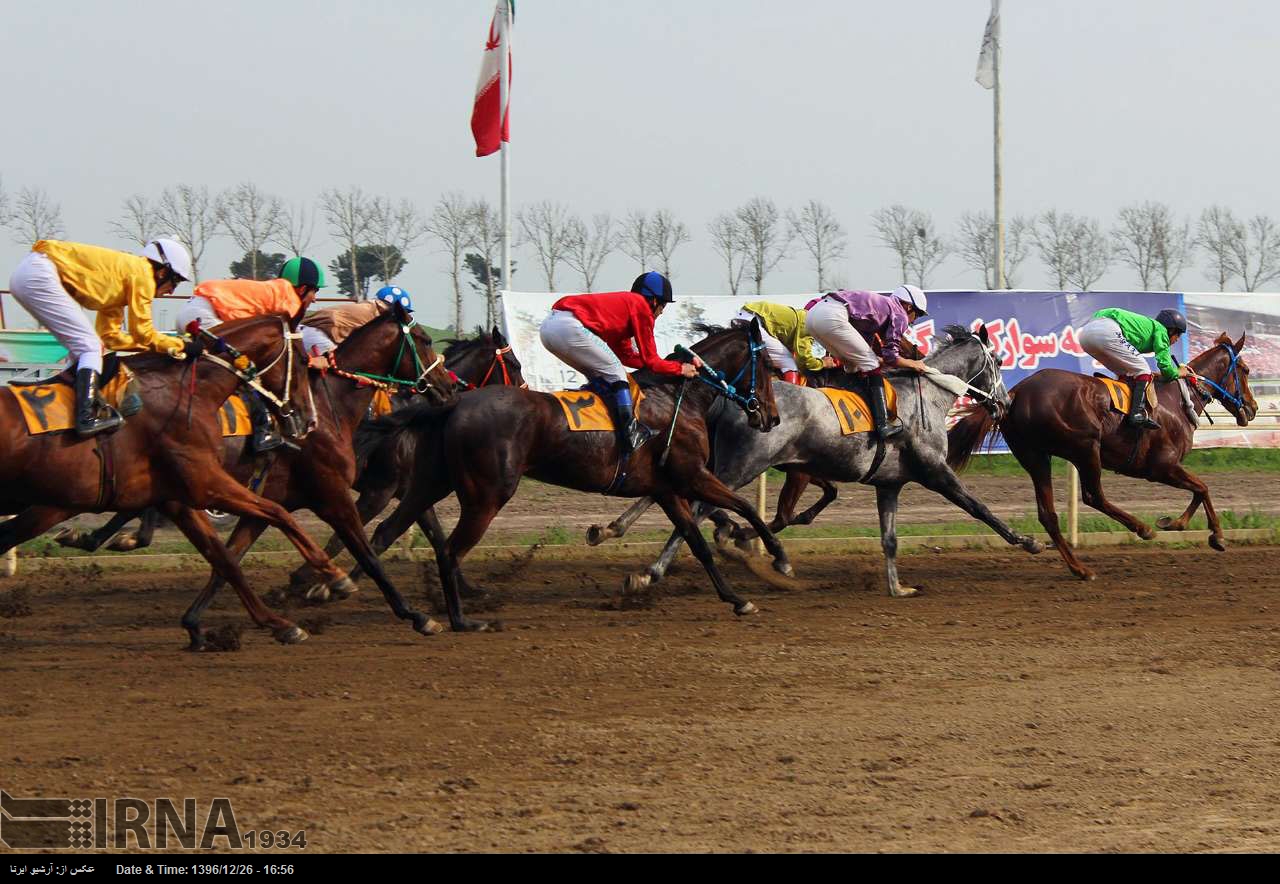 IRNA English - Horse racing in northern Iran