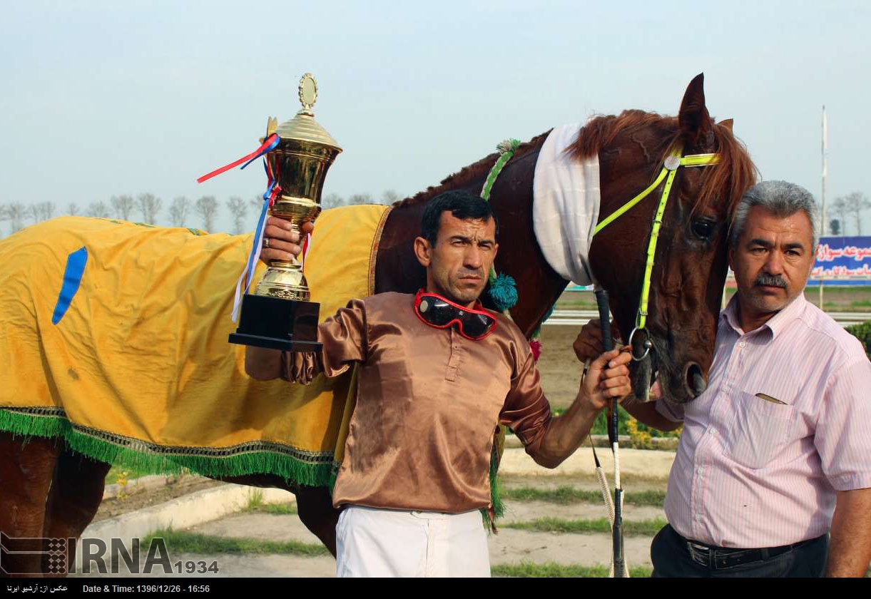 IRNA English - Horse racing in northern Iran