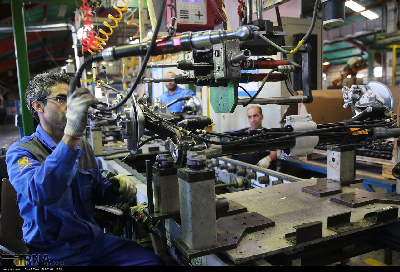 ایرنا - بازدید وزیر کار و رفاه و تامین اجتماعی از کارخانه قطعات خودرو
