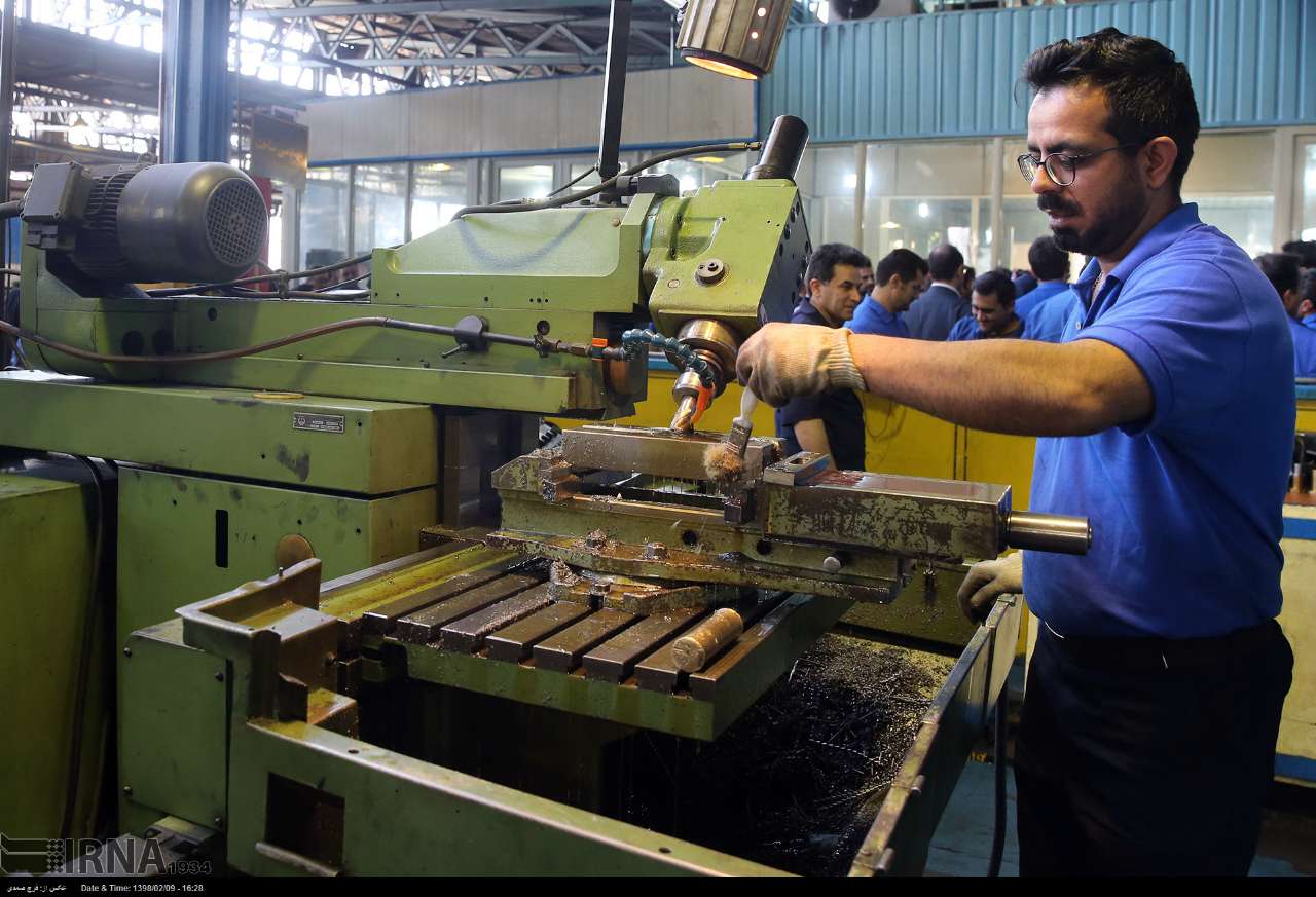 ایرنا - بازدید وزیر کار و رفاه و تامین اجتماعی از کارخانه قطعات خودرو